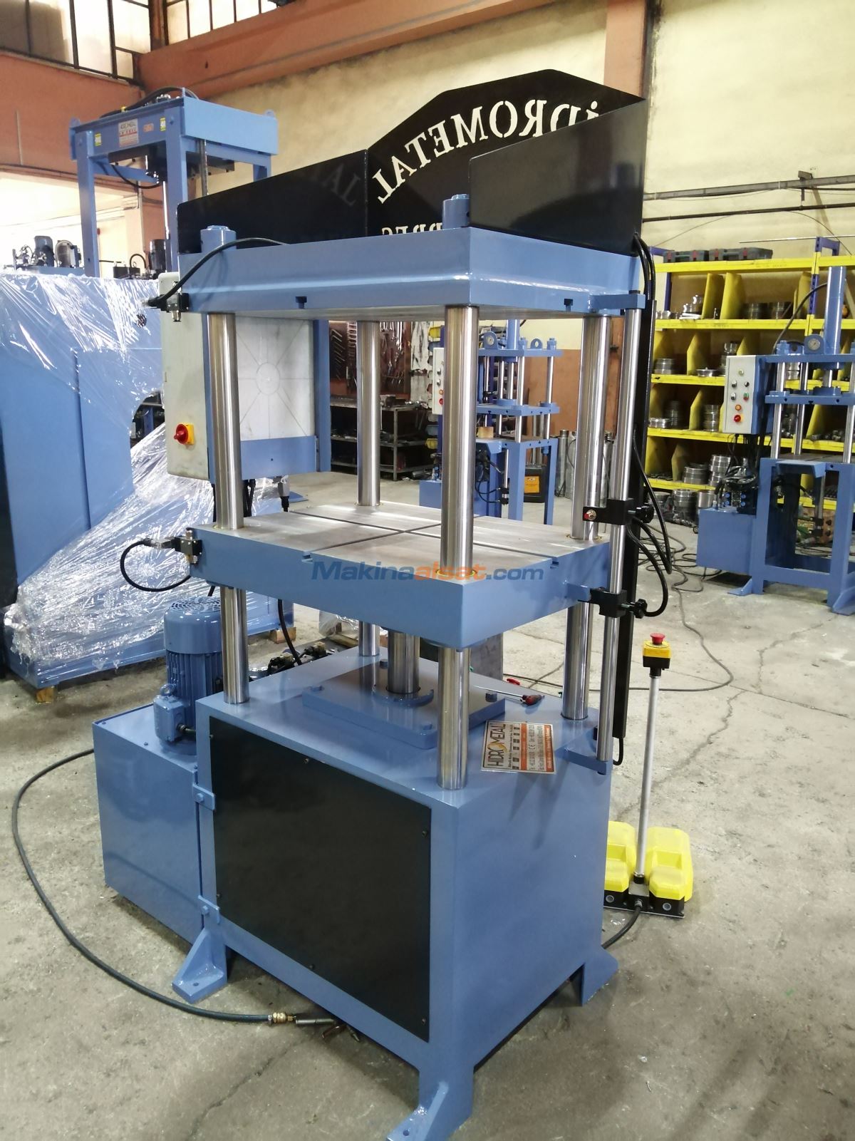 Satılık ikinci el SERAMİK BASMA PRESİ Hidrolik Presler makinesi