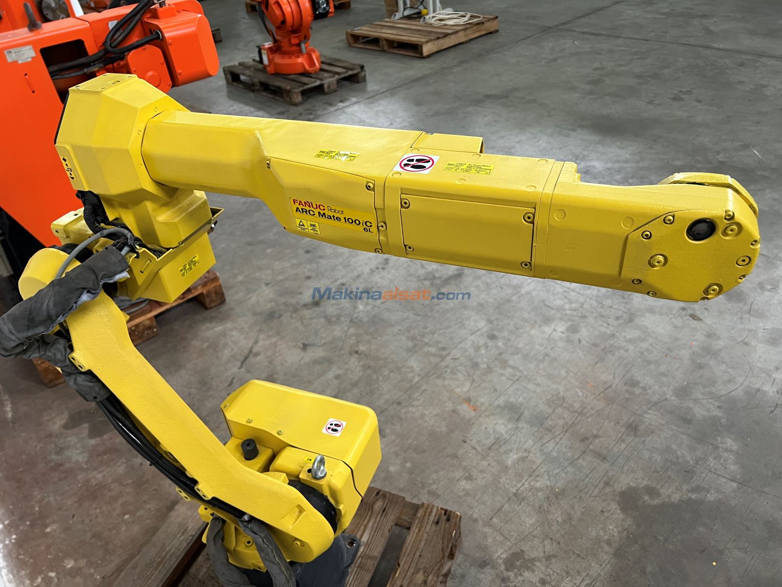 FANUC ARCMATE 100iC/6L Robot Used Robots machine for sale