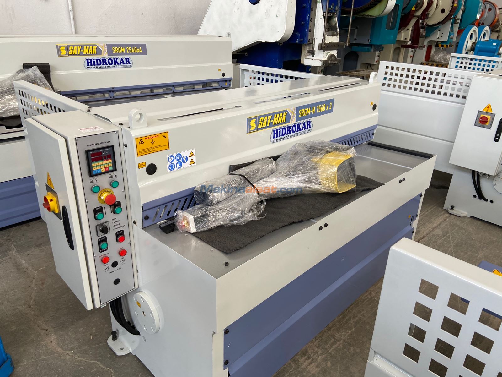 SAYMAK SRGM-H 1560 x 3mm NC DAYAMA REDİKTÖRLÜ GİYOTİN MAKAS Used ...