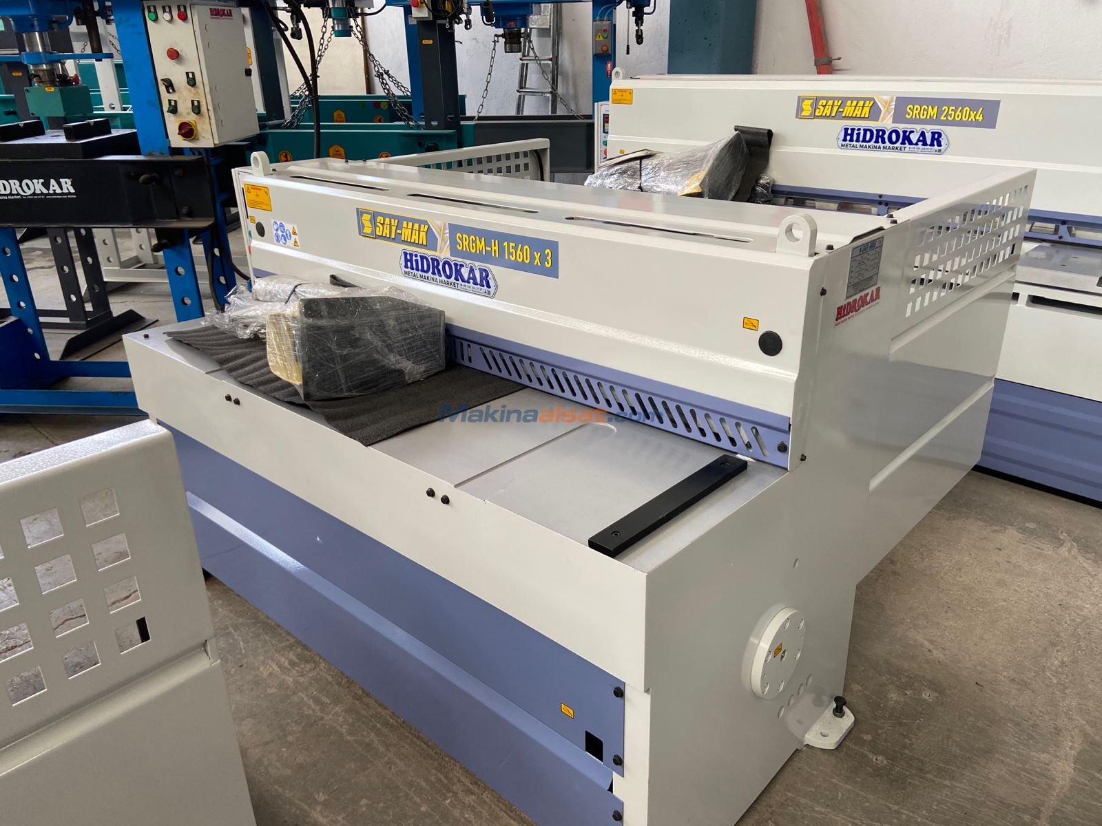 SAYMAK SRGM-H 1560 x 3mm NC DAYAMA REDİKTÖRLÜ GİYOTİN MAKAS Used ...