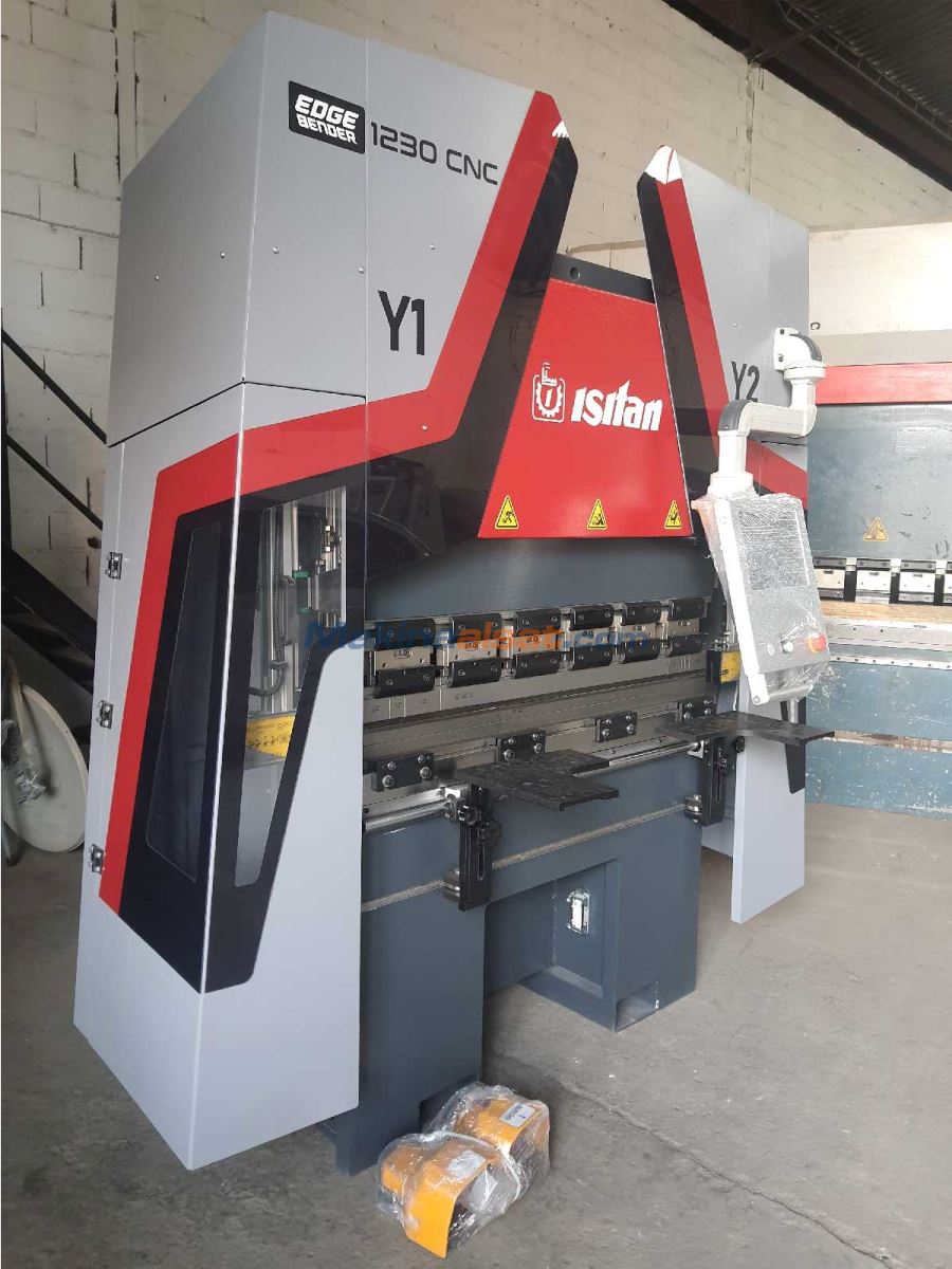 Satılık ikinci el Isıtan 1250 mm 30 Ton 4 Eksen Cnc Abkant Pres Abkant ...
