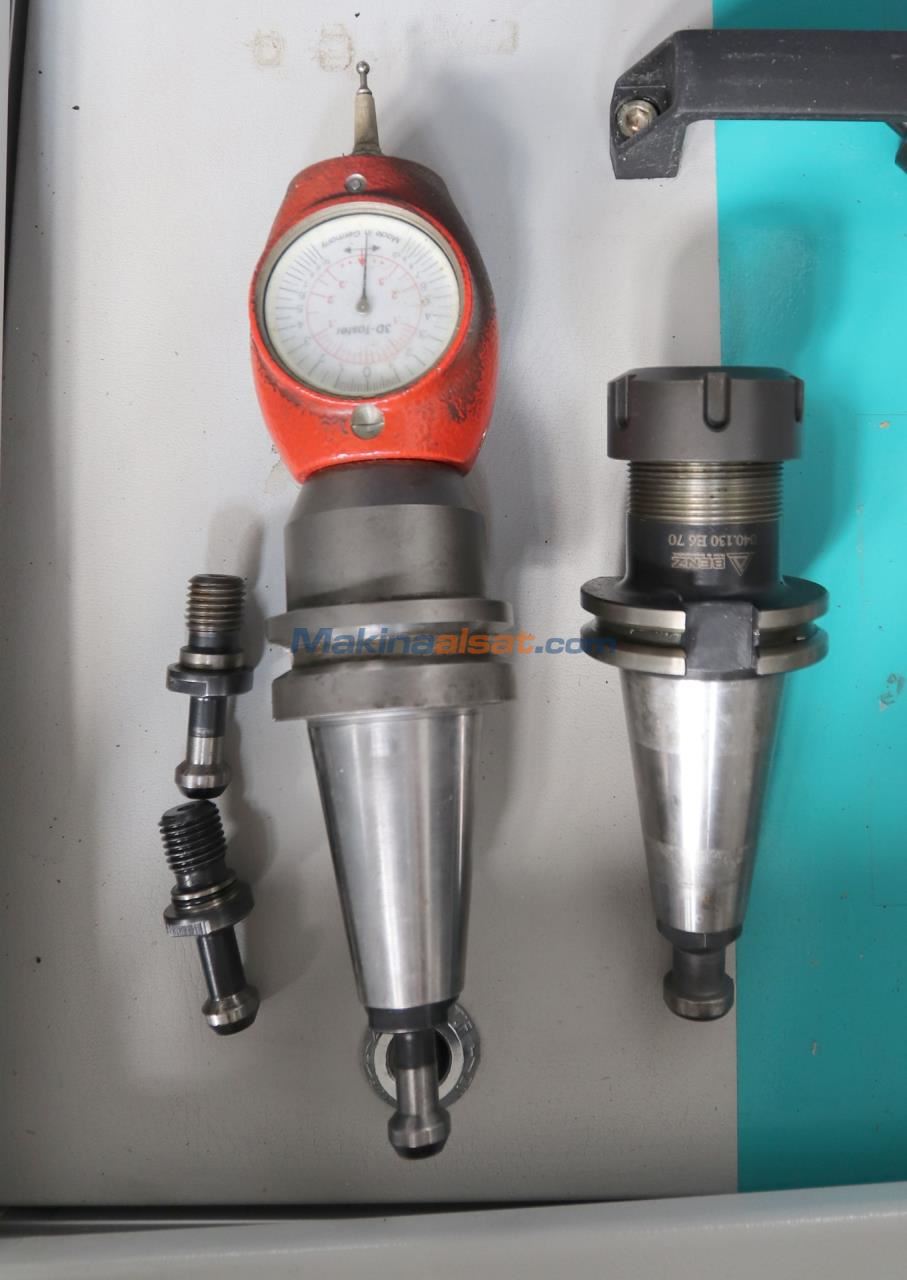 Satılık ikinci el KIRA KN- 40Hb CNC Yatay işlem CNC Yatay işlem makinesi