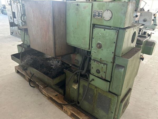 Satılık ikinci el TOS SN40 1 METRE TORNA Universal Torna makinesi