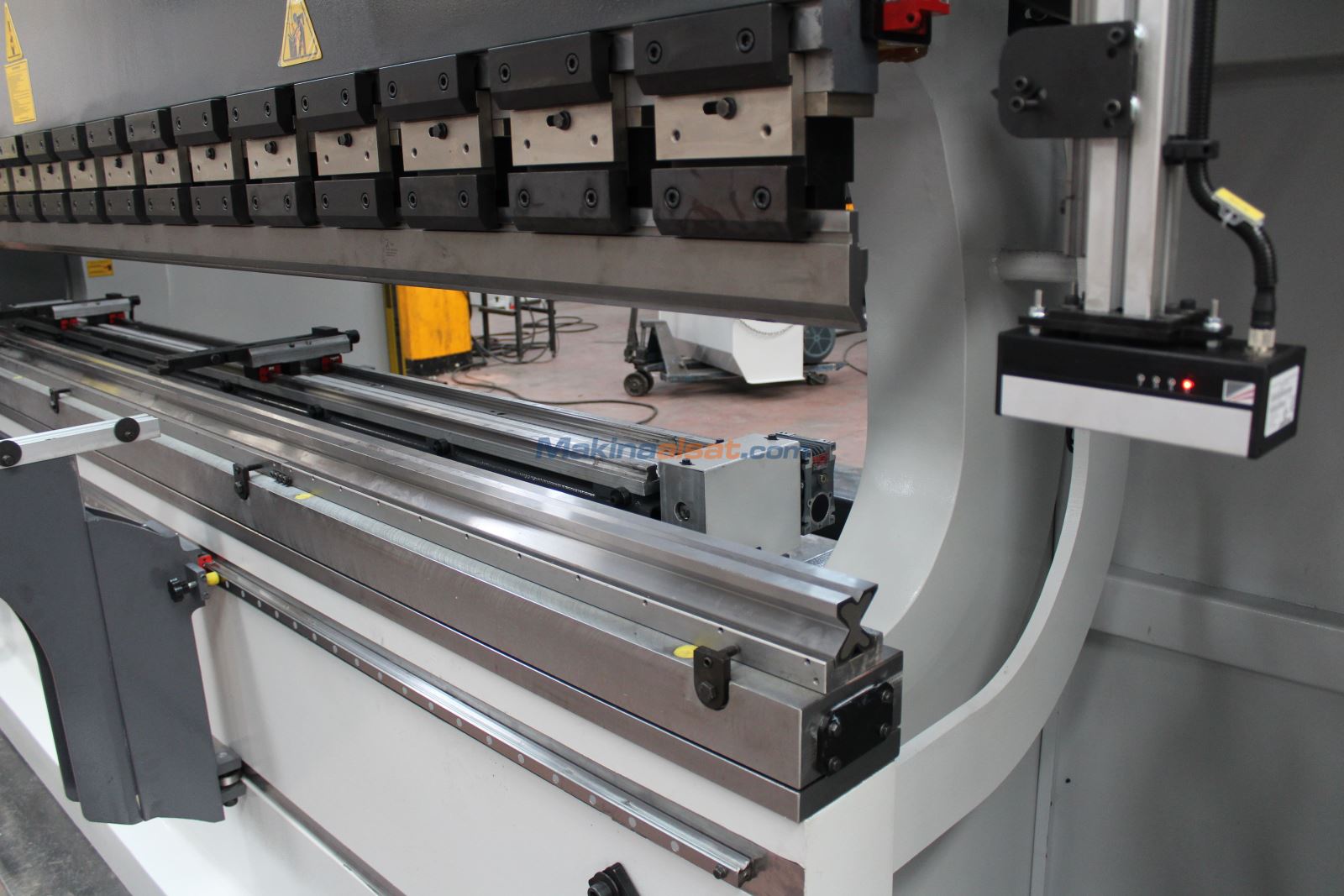 Satılık ikinci el HİLALSAN 4 METRE 400 TON CNC ABKANT PRES Abkant Pres ...