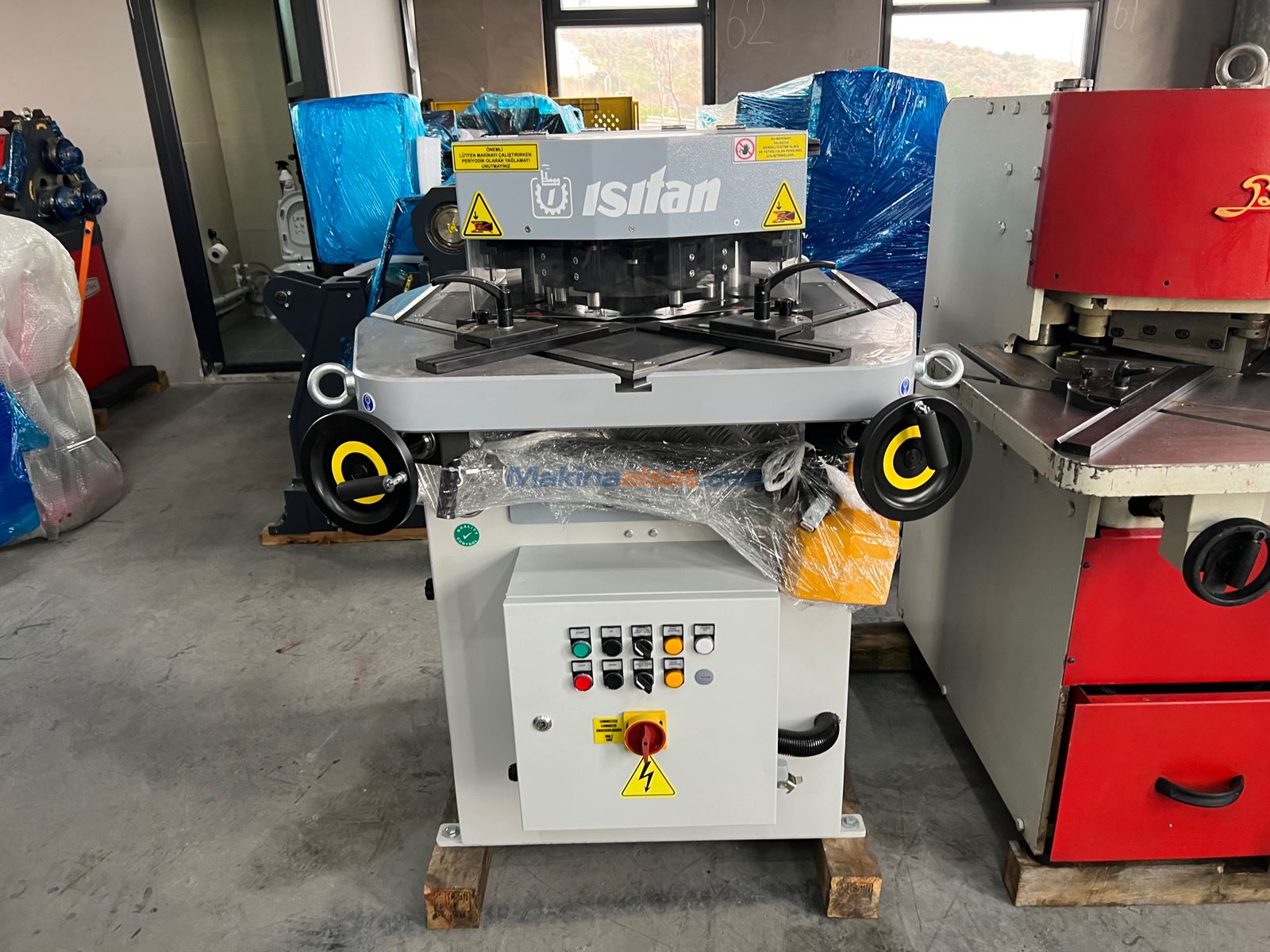 ISITAN MARKA 6 MM KÖŞE KESME Used Corner Notcher machine for sale