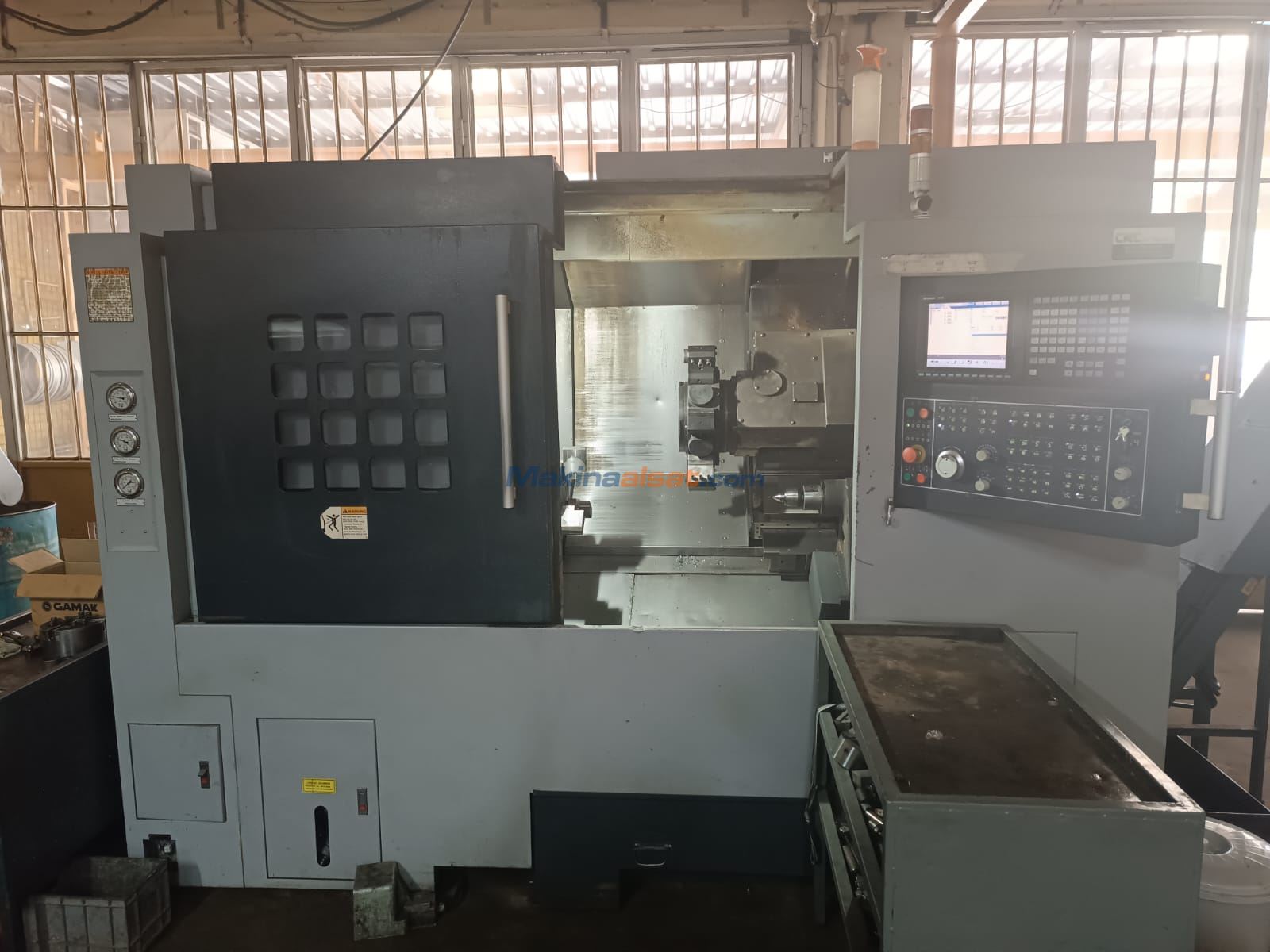 Satılık ikinci el C+Y Eksenli 10 inc Cnc Torna CNC Torna makinesi
