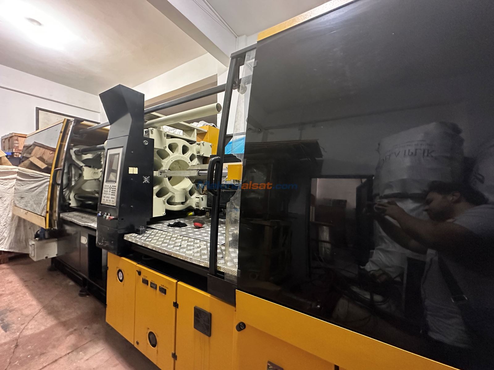 Satılık ikinci el CHEN SONG 250 TON SERVO PLASTİK ENJEKSİYON Plastik ...