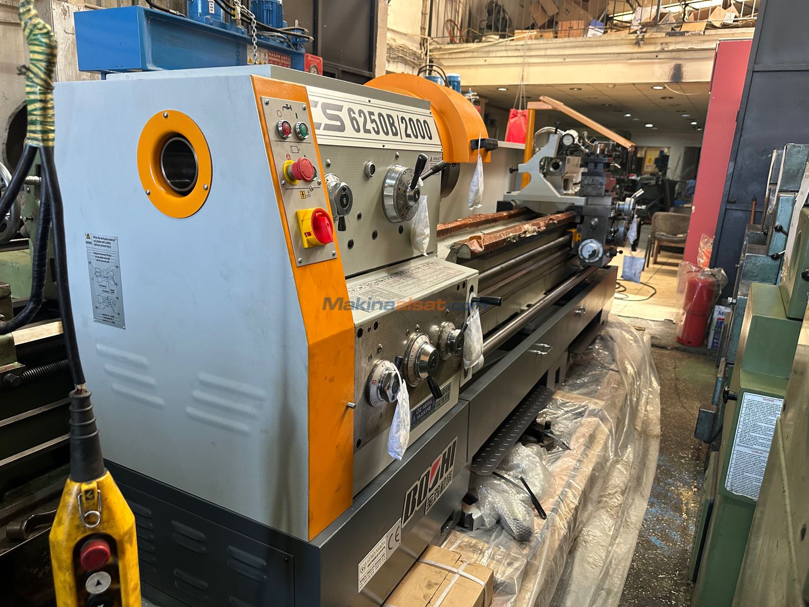 Satılık ikinci el 2 Metre Çin Torna Universal Torna makinesi