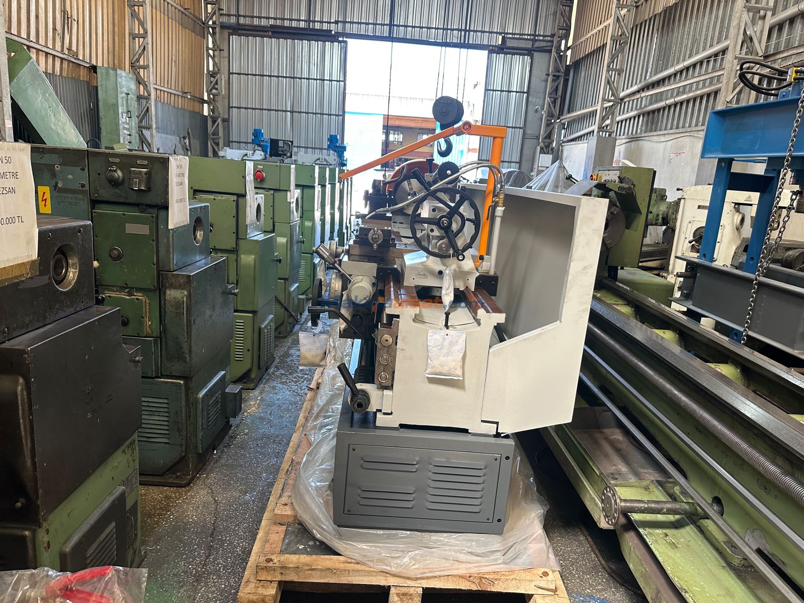 Satılık ikinci el 2 Metre Çin Torna Universal Torna makinesi