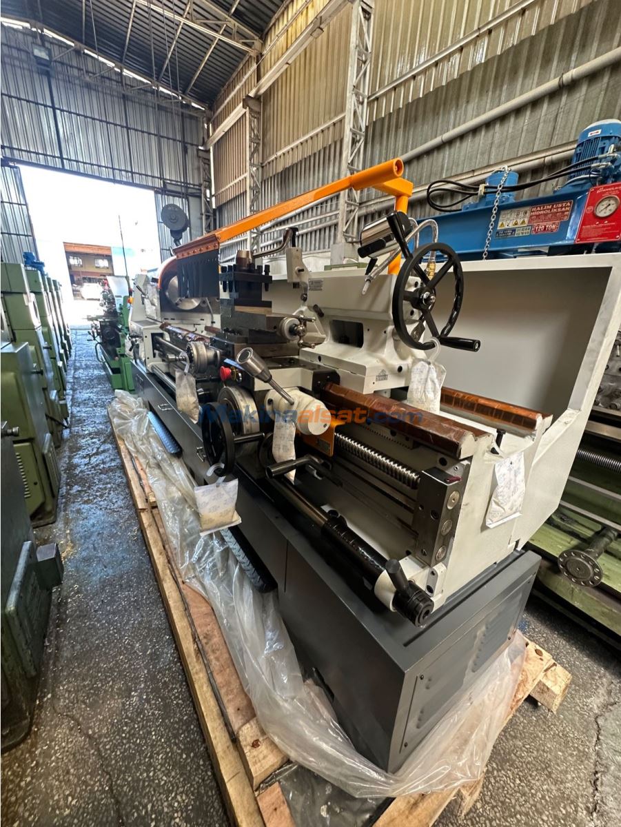Satılık ikinci el 2 Metre Çin Torna Universal Torna makinesi