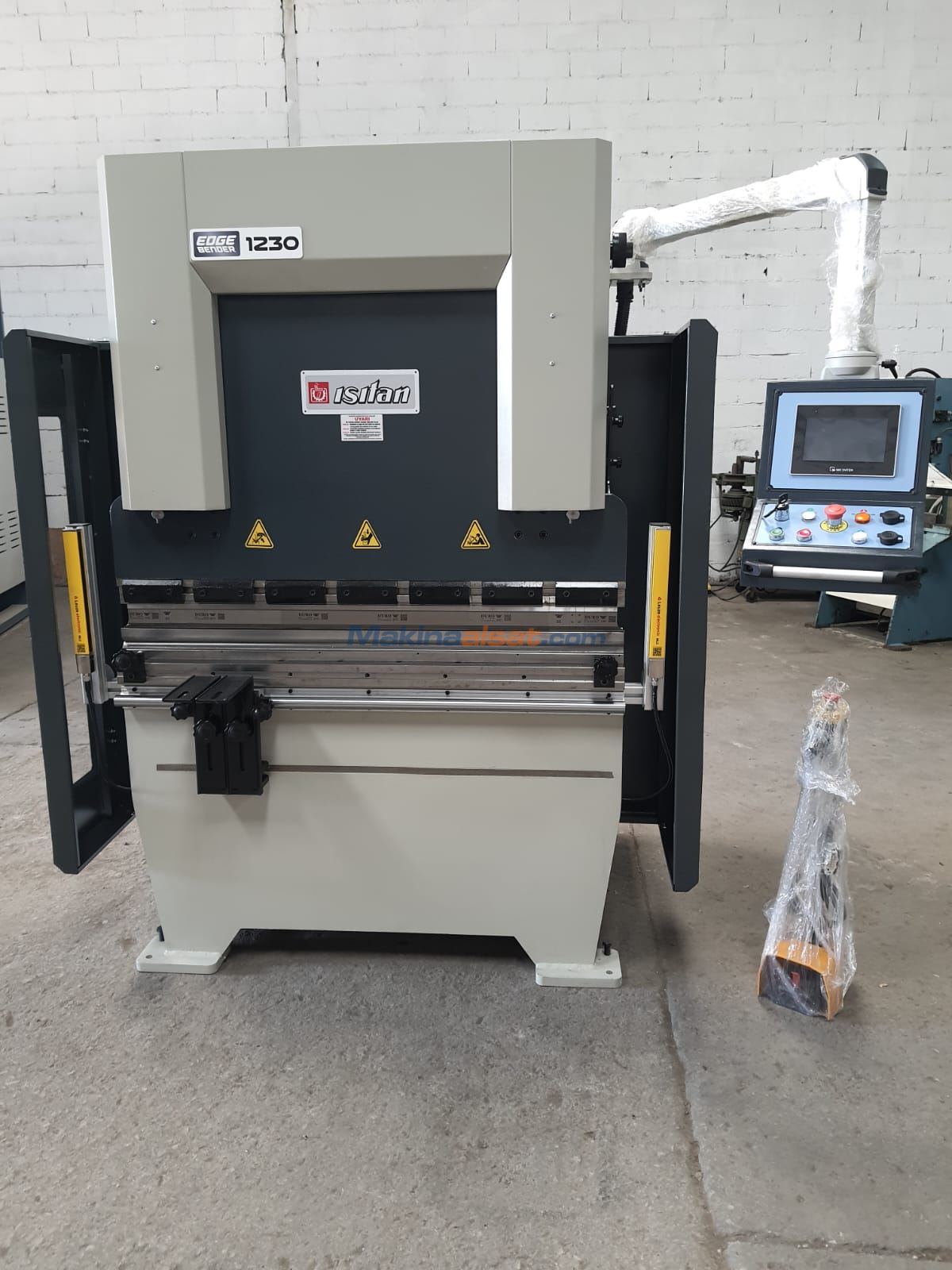Satılık ikinci el 1250 x 30 Ton NC Abkant Pres Abkant Pres makinesi