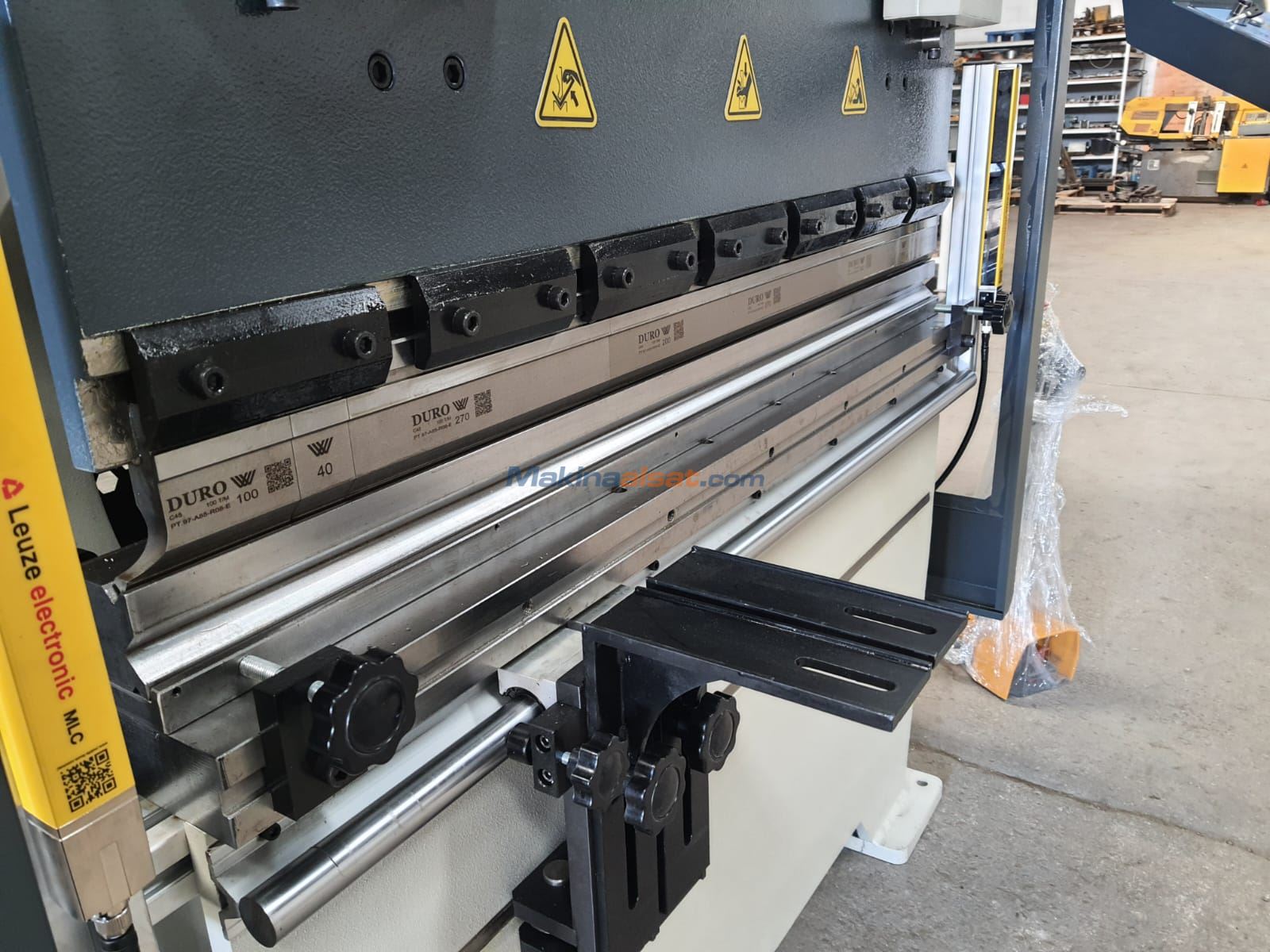 Satılık ikinci el 1250 x 30 Ton NC Abkant Pres Abkant Pres makinesi