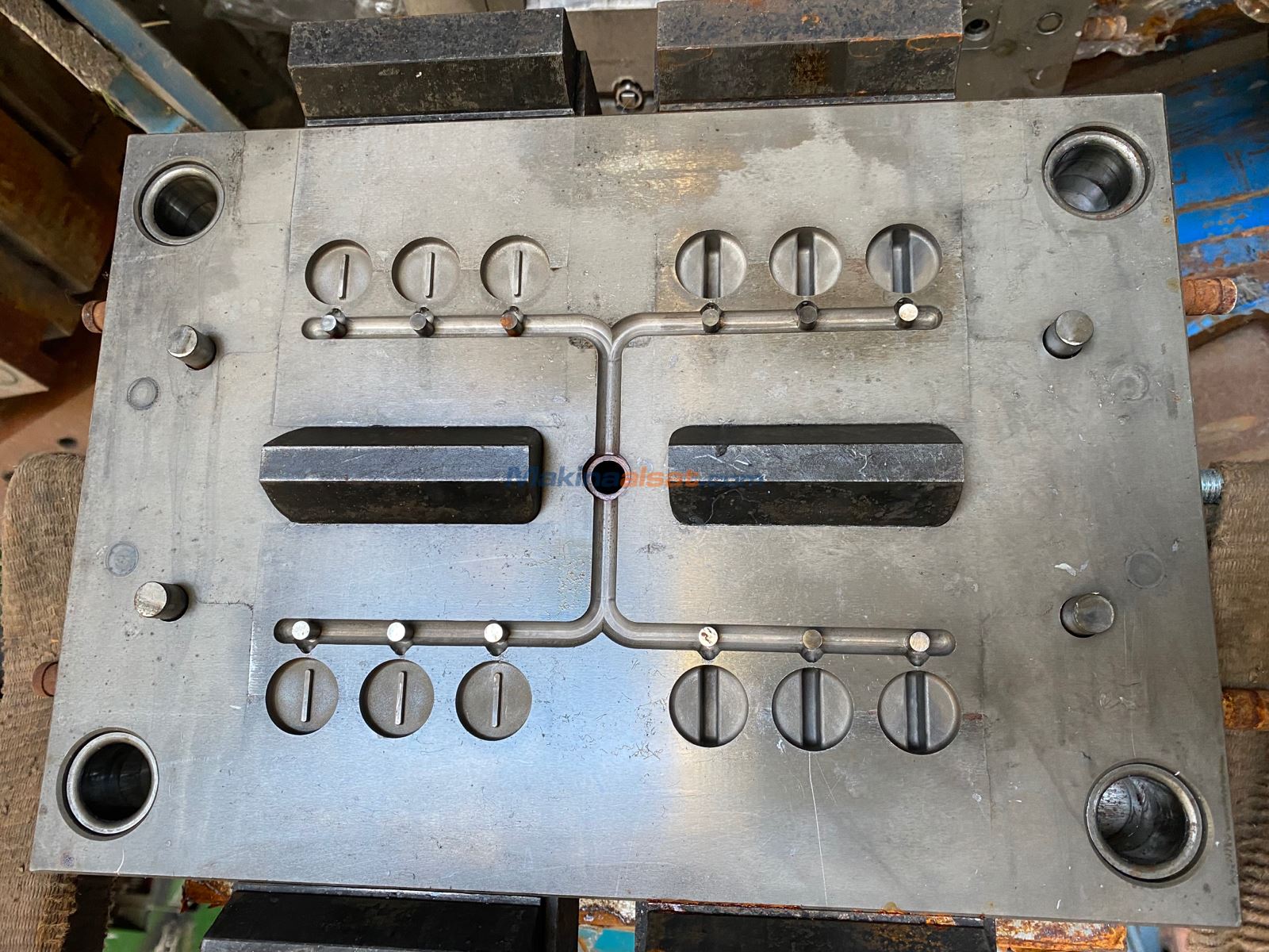 Satılık ikinci el MUHTELİF PLASTİK ENJEKSİYON KALIPLARI Plastik ...