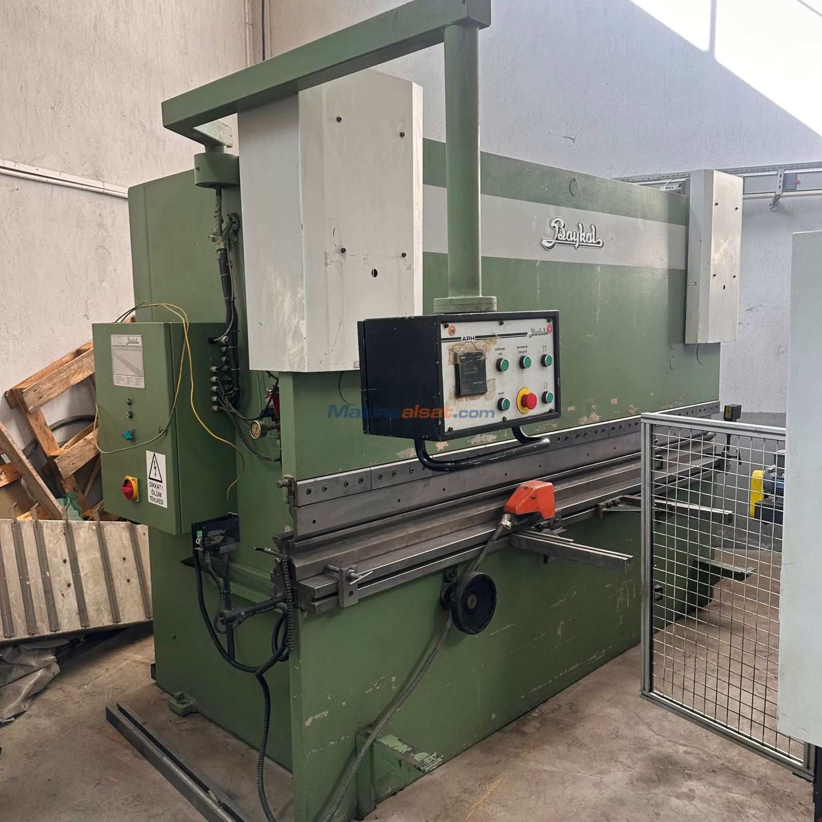 BAYKAL MARKA 3 x 10 MM HİDROLİK ABKANT PRES Used Press Brakes machine ...