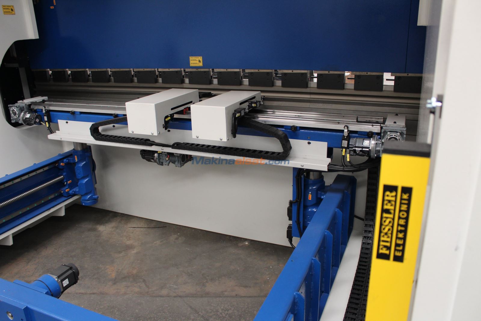 Satılık ikinci el STOKTAN TESLİM 3 METRE 175 TON 8 EKSEN CNC ABKANT ...