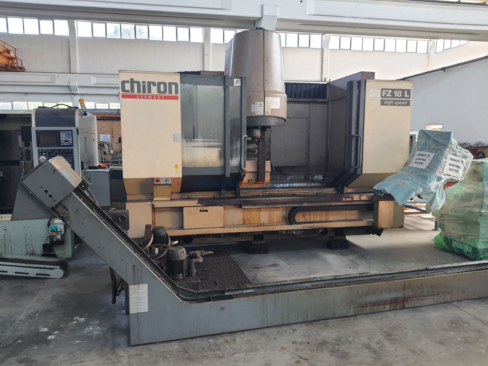 Satılık ikinci el Chiron FZ 18 L CNC Dik İşleme Merkezi CNC Dik İşlem makinesi