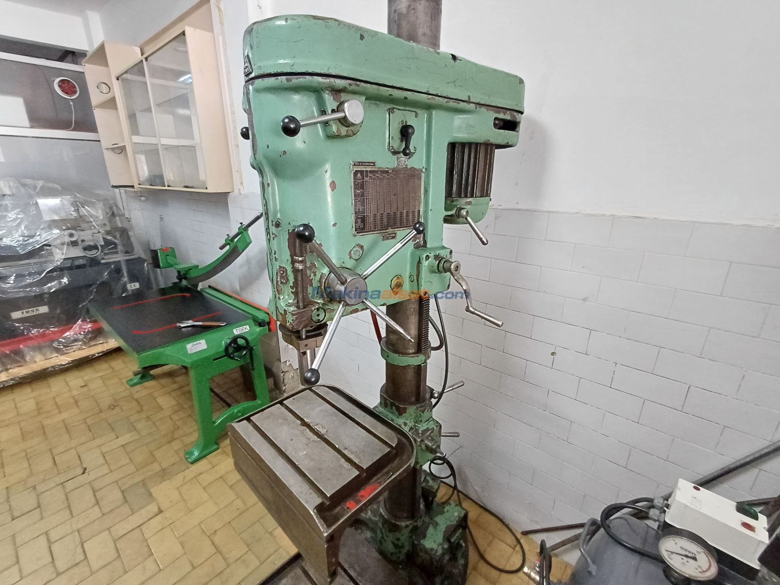 Satılık ikinci el TOS 32 LİK ŞANZIMANLI MATKAP Şanzımanlı Matkap makinesi