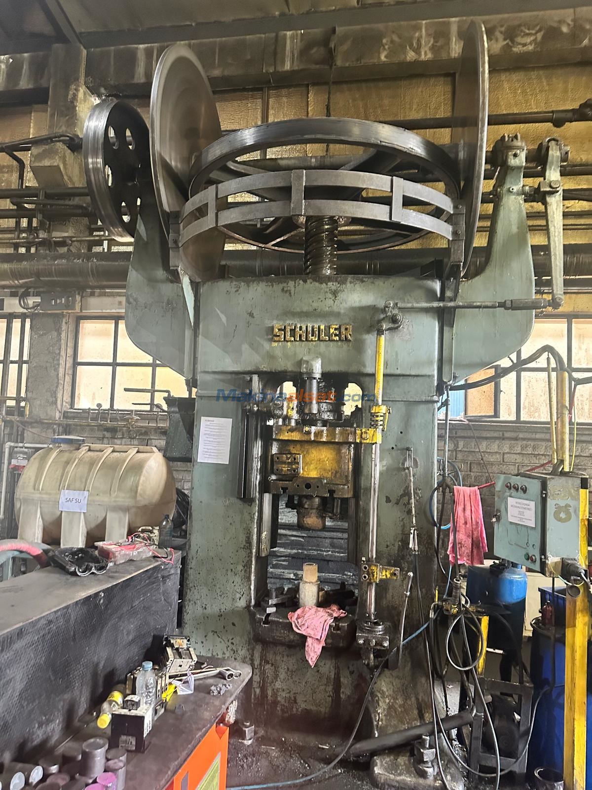 Satılık ikinci el SCRULER MARKA 600 TON FİRİKSİYON DÖVME PRES Sıcak ...