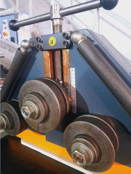 Satılık ikinci el ŞAHİNLER PK-30 MOTORLU PROFİL VE BORU BÜKME Profil Bükme makinesi