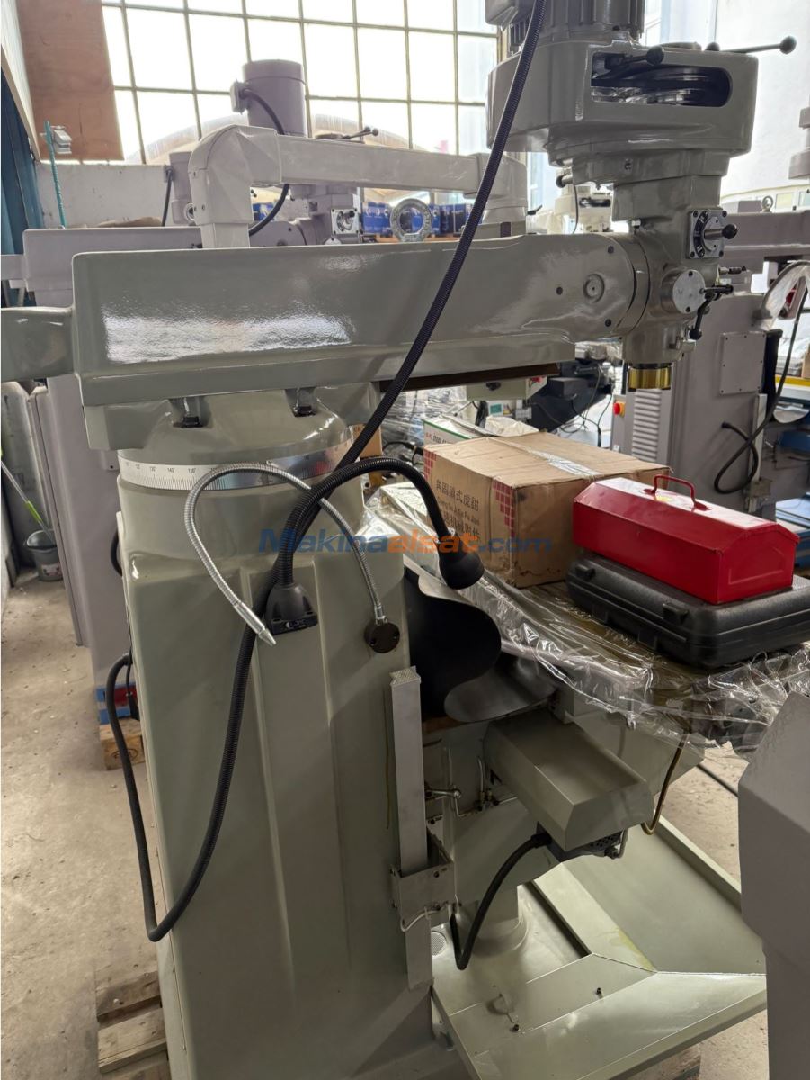 YAKATO M4S DİJİTALLİ KALIPÇI FREZE Used Universal Milling Machines ...
