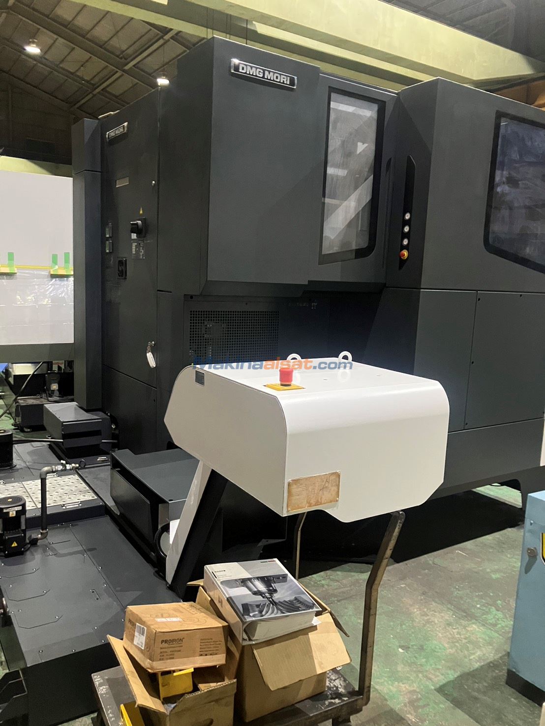 Satılık ikinci el DMG MORI Vertical Machining Center CNC Dik İşlem makinesi