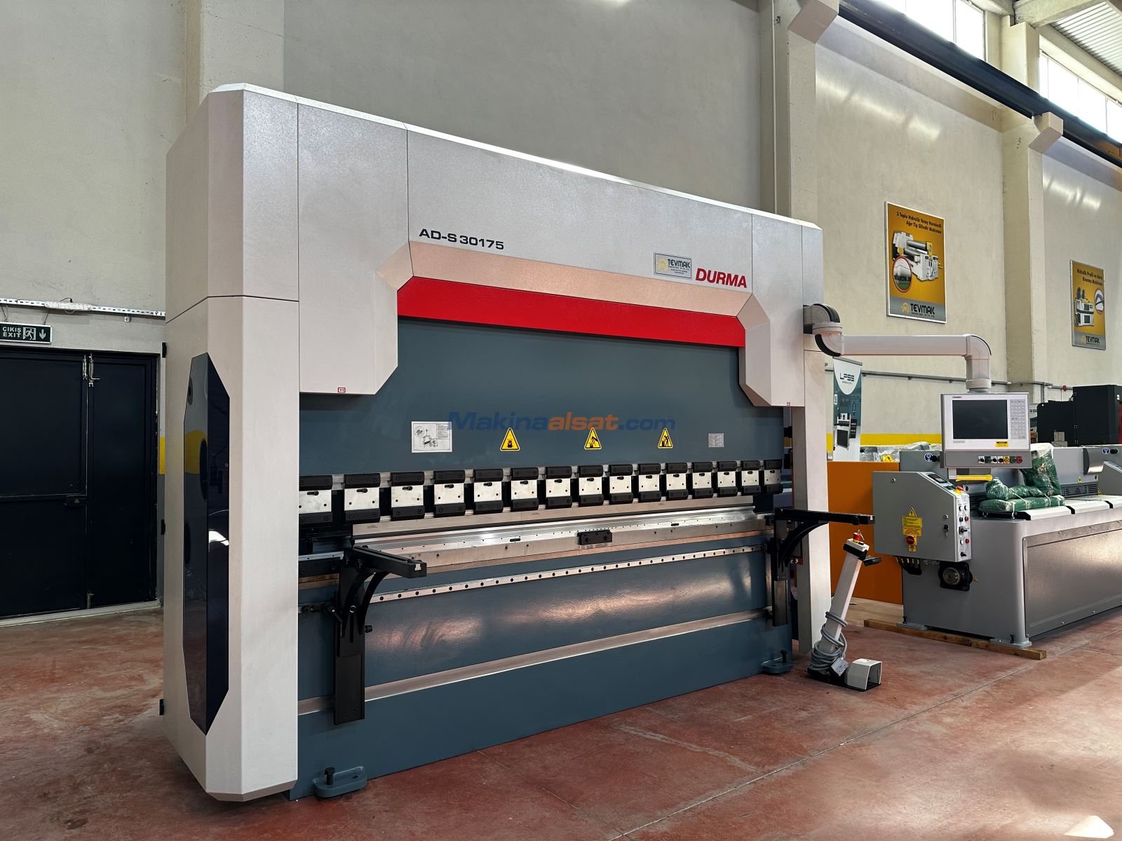 Satılık ikinci el DURMAZLAR AD-S 3100X175 TON CNC ABKANT PRES Abkant ...