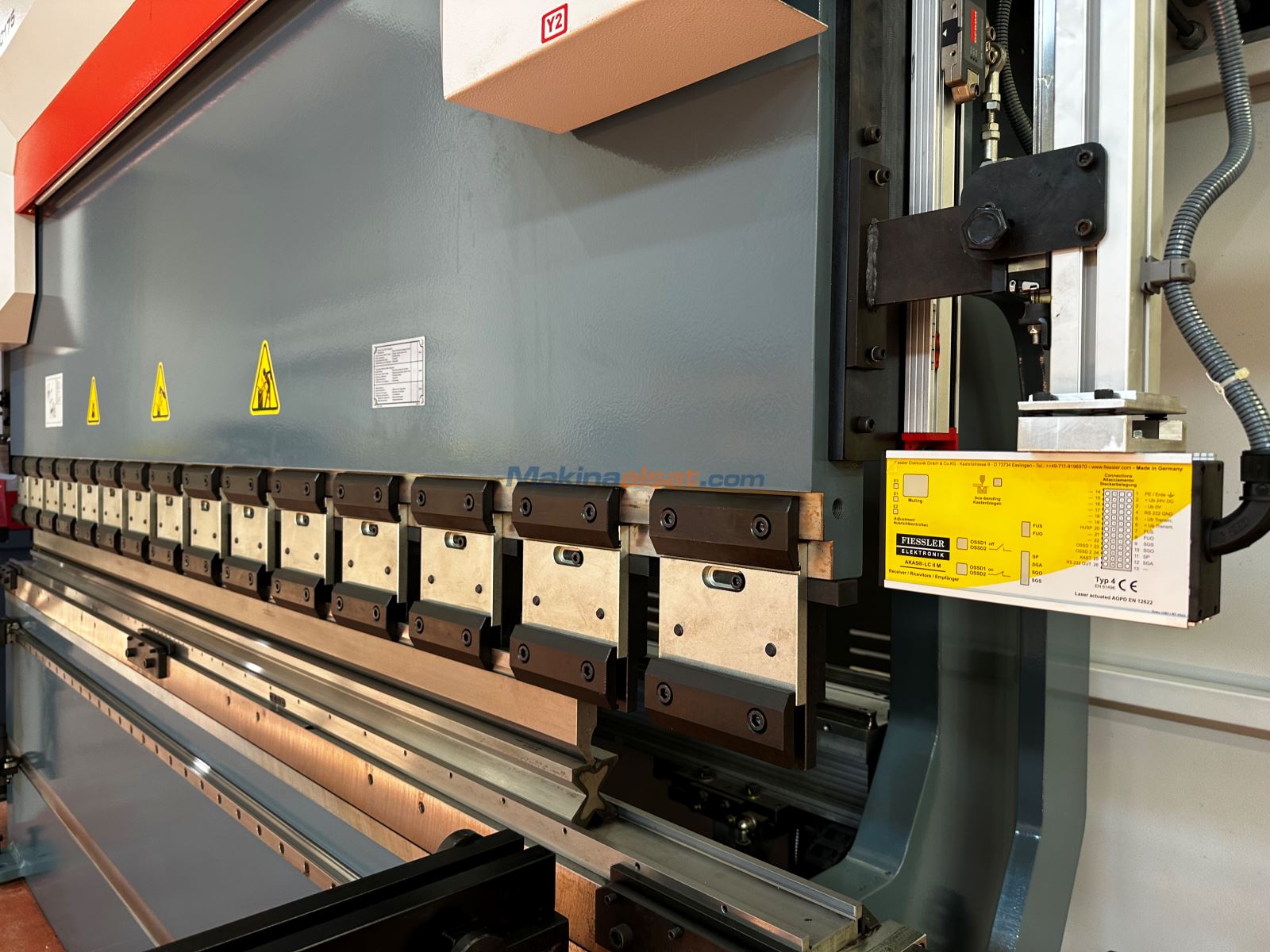 Satılık ikinci el DURMAZLAR AD-S 3100X175 TON CNC ABKANT PRES Abkant ...
