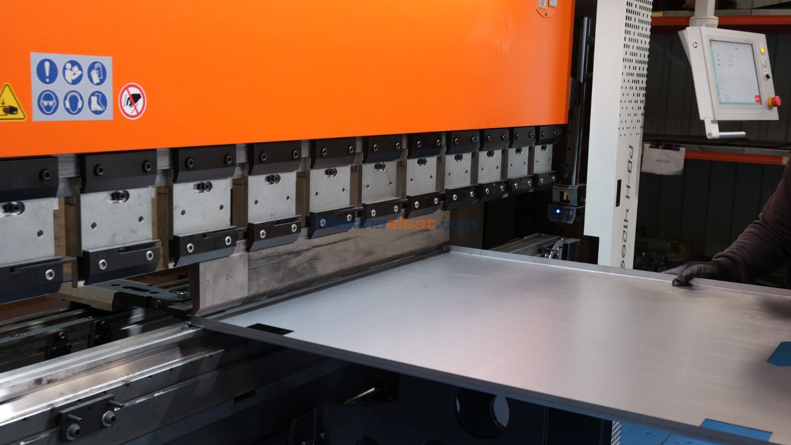 PB-H 31240 2025 MODEL PB-H 3100 x 240 Ton x 12 MM CNC HIDROLIK ABKANT ...