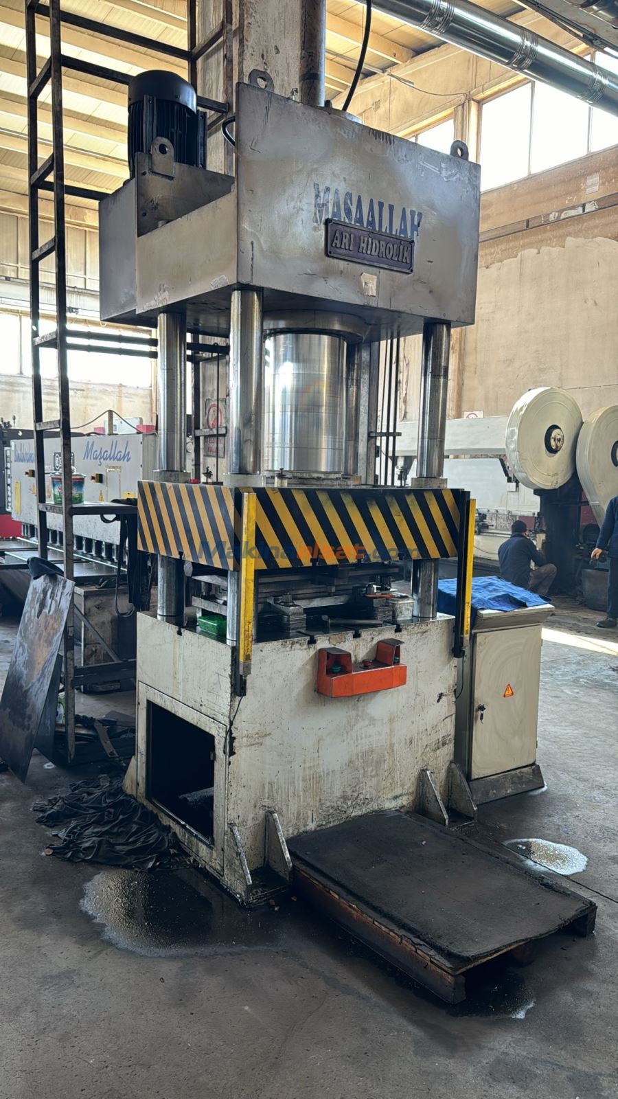 Satılık ikinci el 200 TON KOLONLU SIVAMA PRESİ Hidrolik Presler makinesi