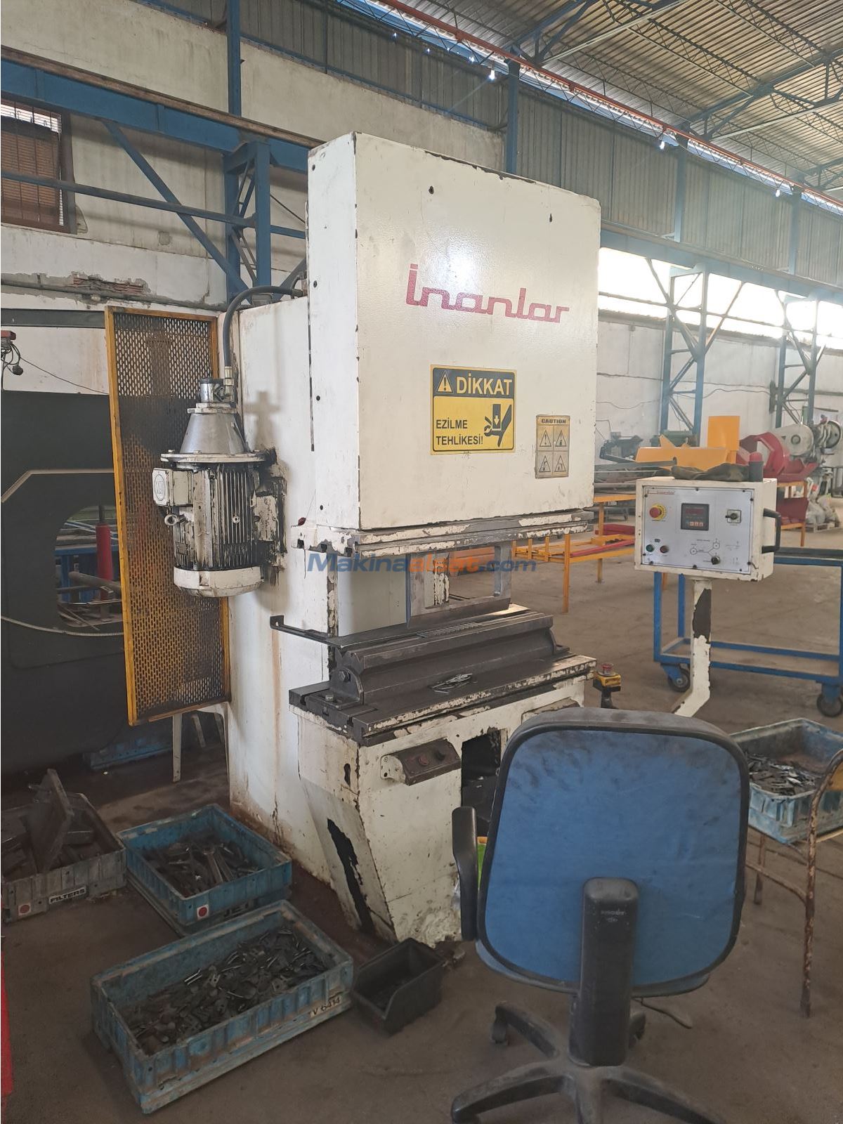 Satılık ikinci el 1 Metre 60 Ton NC Abkant Pres Abkant Pres makinesi