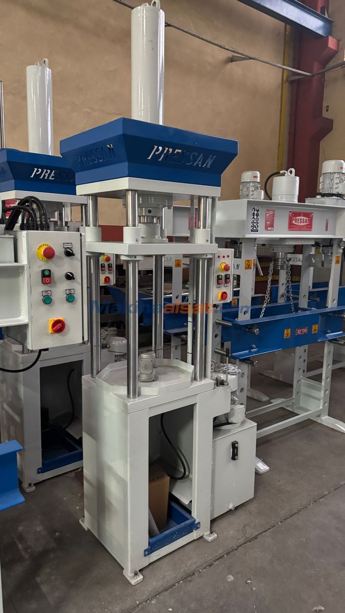 Satılık ikinci el STOKTAN TAKASLI 40 TON DİKEY BROŞ PRESİ Hidrolik ...