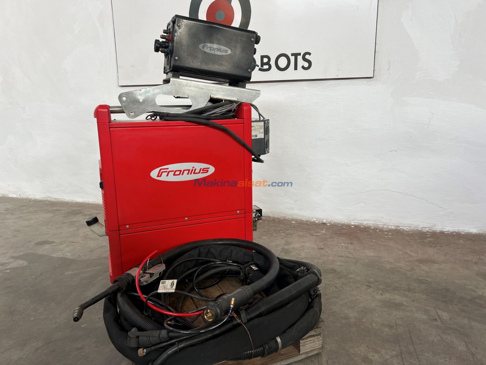 Satılık ikinci el FRONIUS TPS 4000 ROBOT SETİ Gazaltı Kaynak makinesi