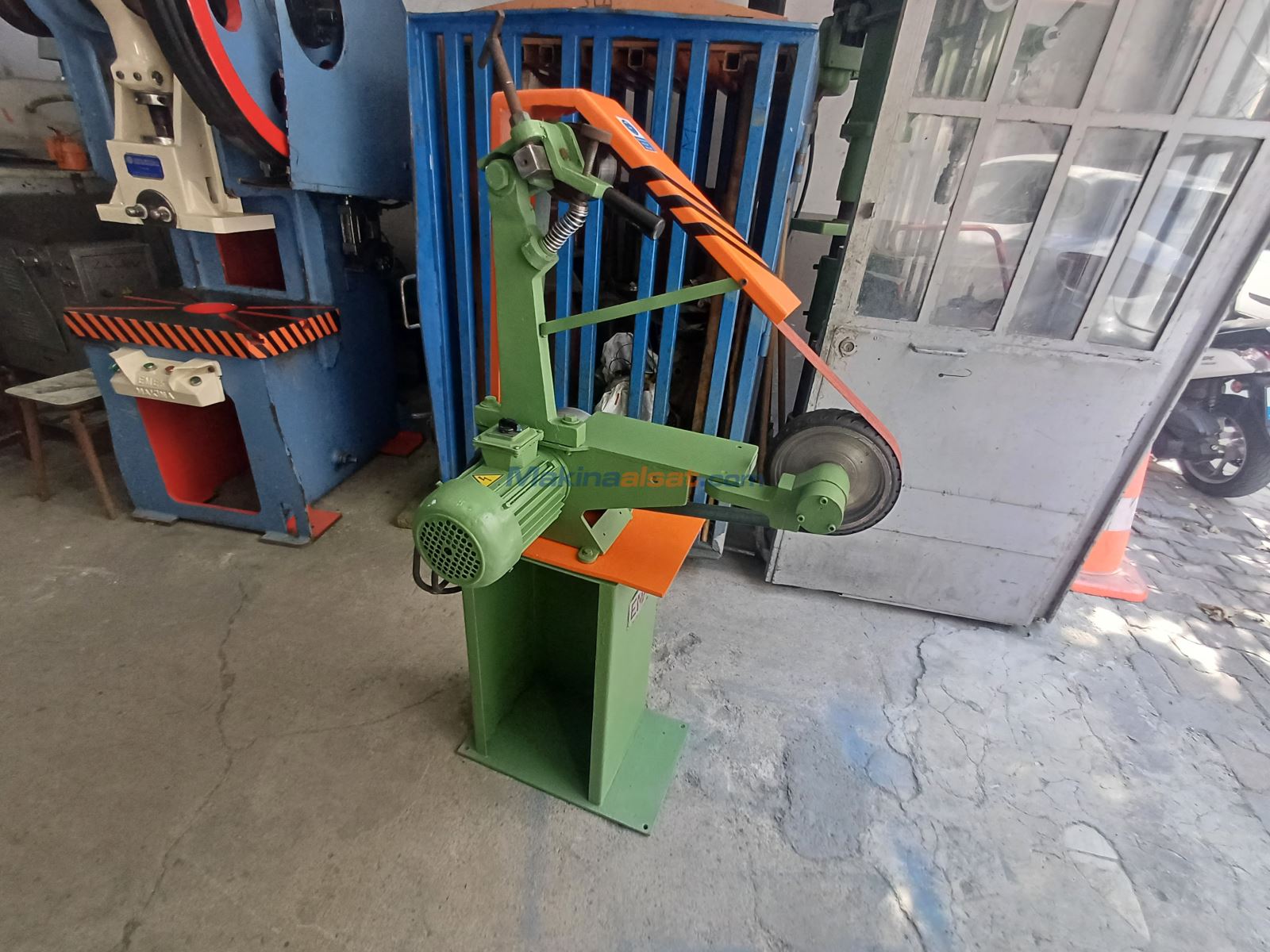 EMA KAFKAS 2000 / 50 ÜÇGEN ŞERİT BANT ZIMPARA Used Various Machinery ...