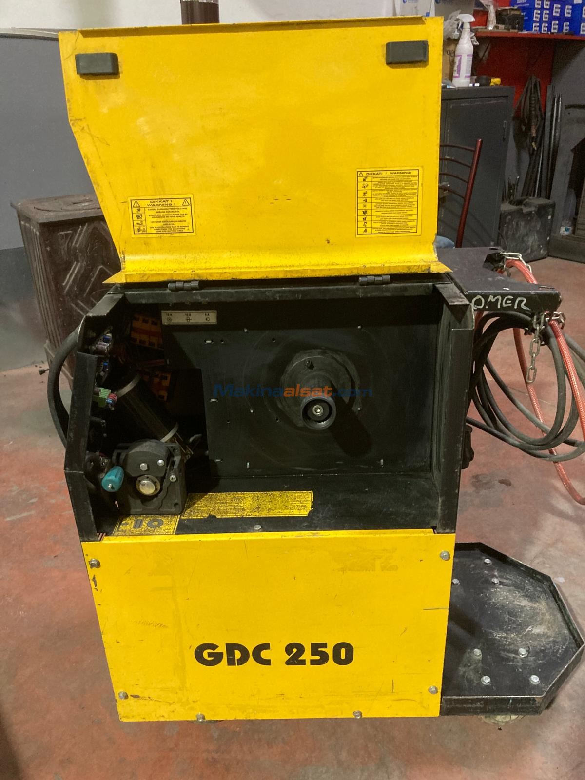 ÖZEN GDC 250 AMPER GAZALTI KAYNAK Used MIG / MAG Welders machine for sale