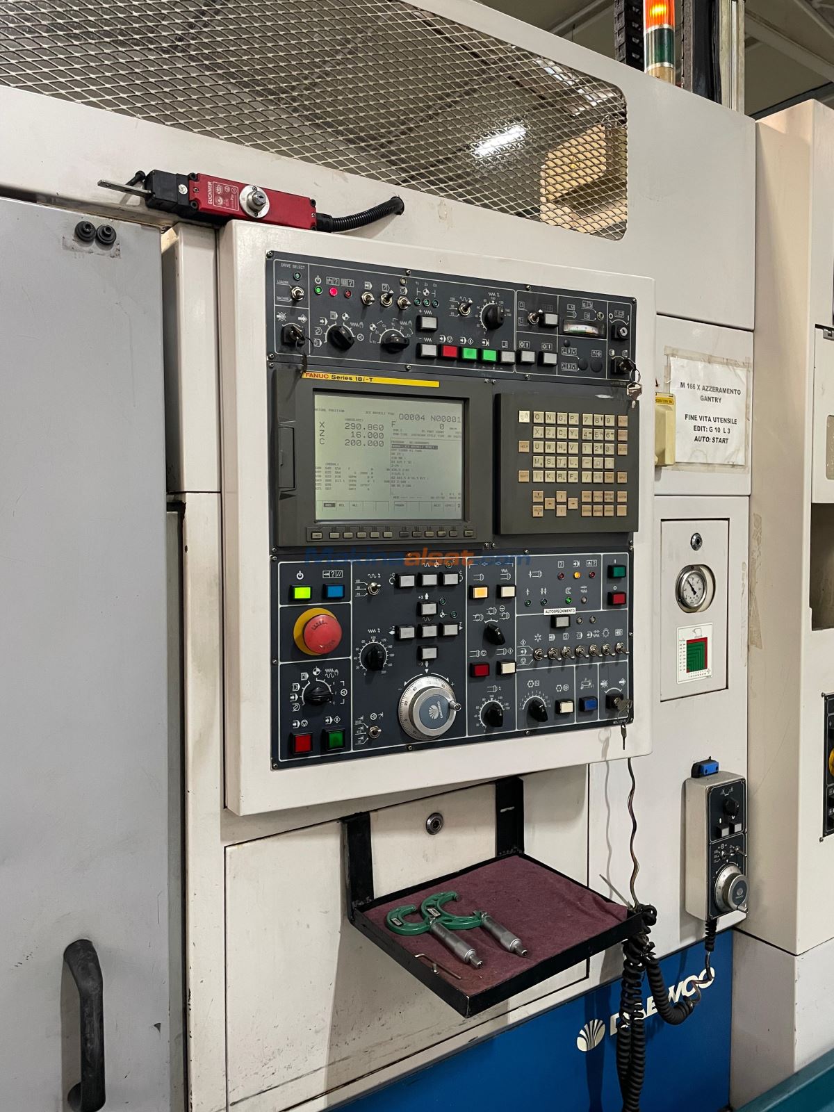 Satılık ikinci el Robotlu Yükleme Sistemli CNC Torna CNC Torna makinesi